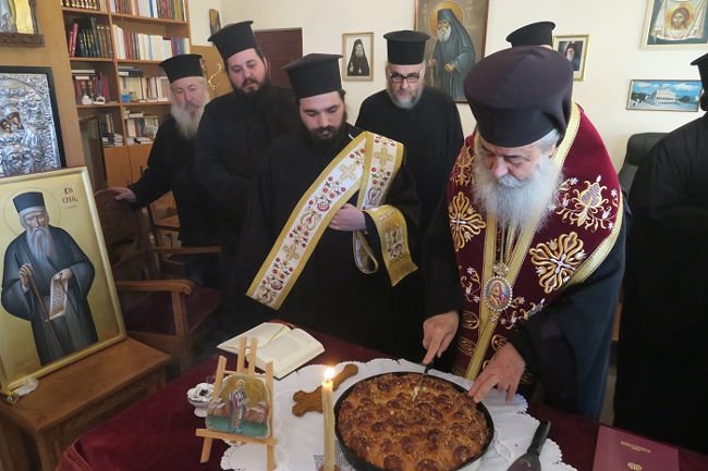 Η κοπή της Βασιλόπιτας στην Μητρόπολη Φθιώτιδος | proseuxi.gr