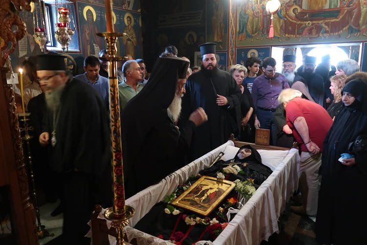 Εξόδιος Ακολουθία Καθηγουμένης Μονής Αγίου Γεωργίου Μύλων Γερόντισσας ...