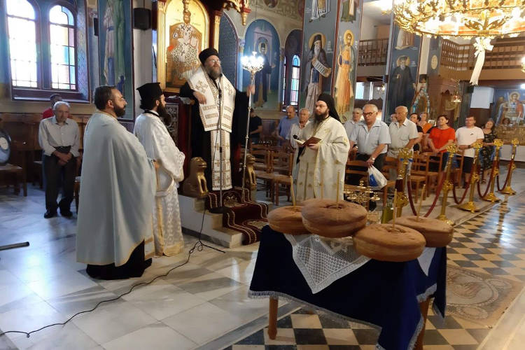 Παράκληση προς την Υπεραγία Θεοτόκο στα Τρίκαλα | proseuxi.gr