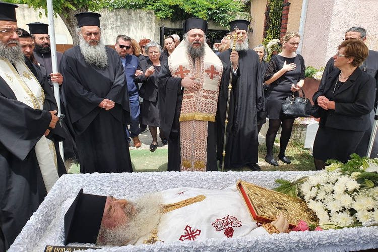 Η Εξόδιος ακολουθία του Πρωτοπρεσβυτέρου Αθανασίου Κουμπή | proseuxi.gr