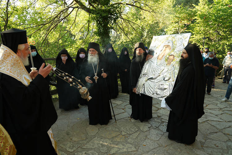 Η ιστορική υποδοχή της νέας ιεράς εικόνας στην Ιερά Μονή Παναγίας ...