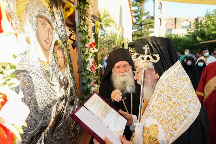 Η ιστορική υποδοχή της νέας ιεράς εικόνας στην Ιερά Μονή Παναγίας ...