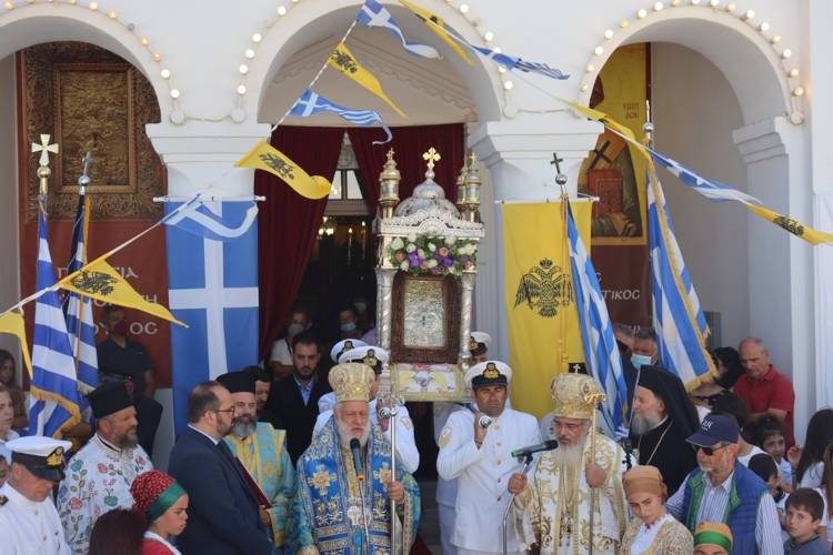 Πανδήμως η Σίφνος τίμησε την Προστάτιδά της Παναγία Χρυσοπηγή | proseuxi.gr