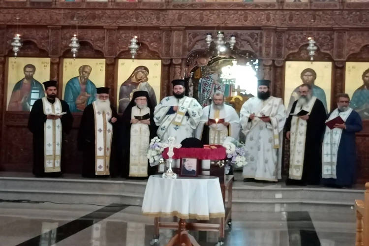 Η εξόδιος ακολουθία του π Νικολάου Παρασκευόπουλου | proseuxi.gr