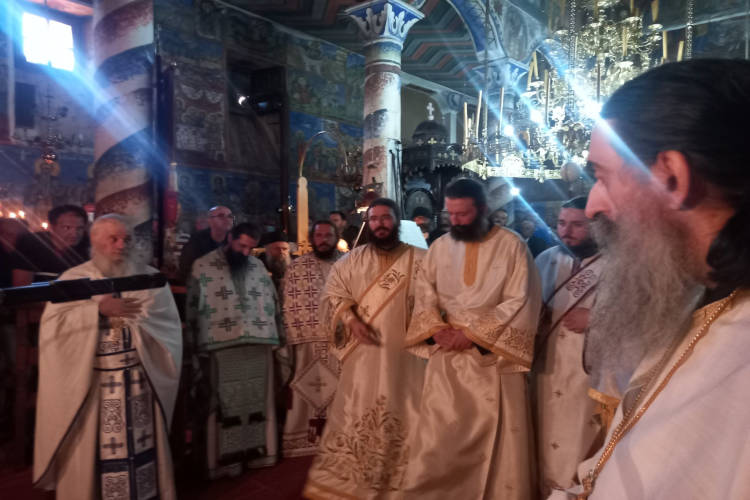 Χειροτονία Διακόνου στην Ιερά Μονή Αρχαγγέλου Μιχαήλ Αλμωπίας | proseuxi.gr