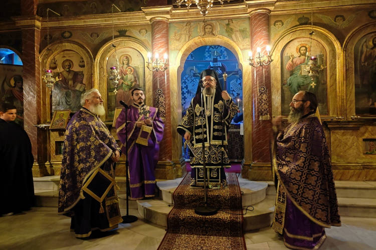 Προηγιασμένη Θεία Λειτουργία στη Μητρόπολη Αιτωλίας | proseuxi.gr