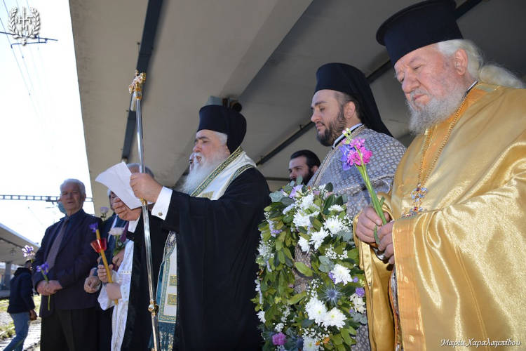Τρισάγιο για τα θύματα των Τεμπών στο Σιδηροδρομικό Σταθμό Θεσσαλονίκης ...