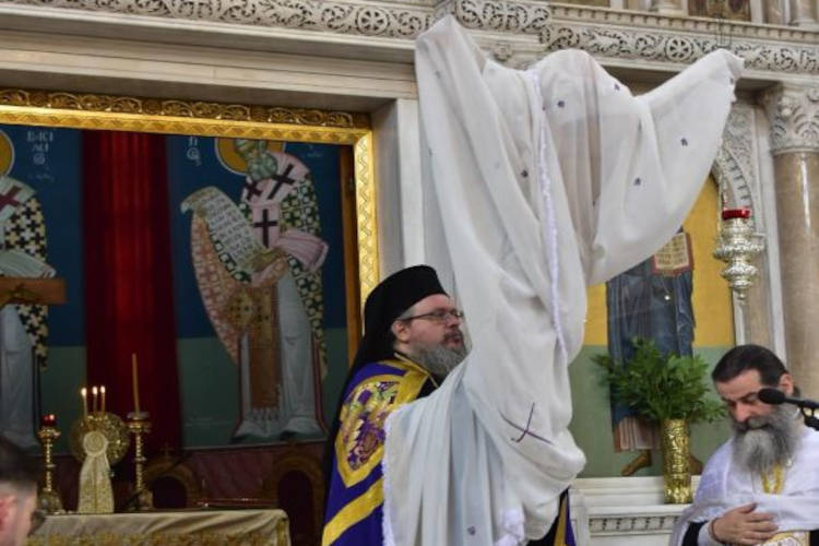 Η Αποκαθήλωση στον Ιερό Μητροπολιτικό Ναό Αγίου Αχιλλίου Λαρίσης ...