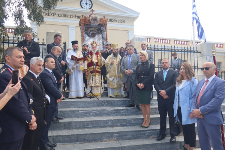 Πανδήμως και με κατάνυξη η Άνδρος τίμησε την Προστάτιδά της Παναγία ...