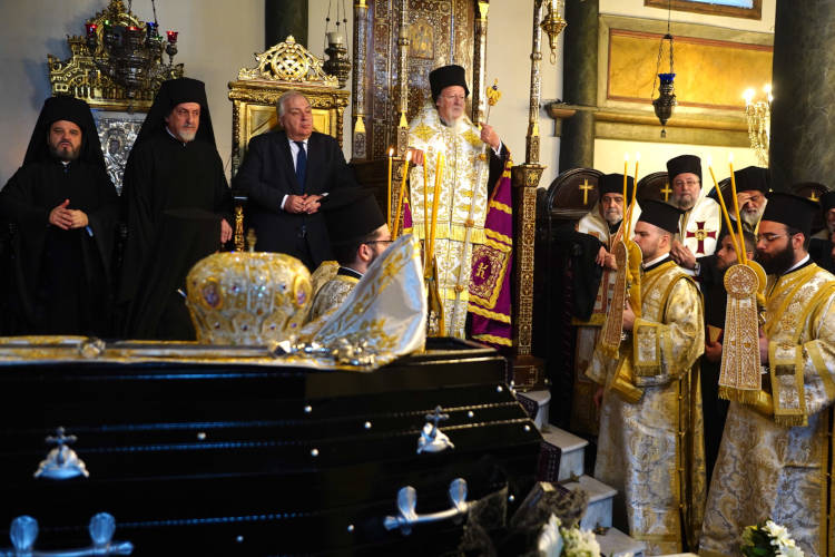 Η κηδεία του αειμνήστου Μητροπολίτου Γέροντος Νικομηδείας κυρού Ιωακείμ ...