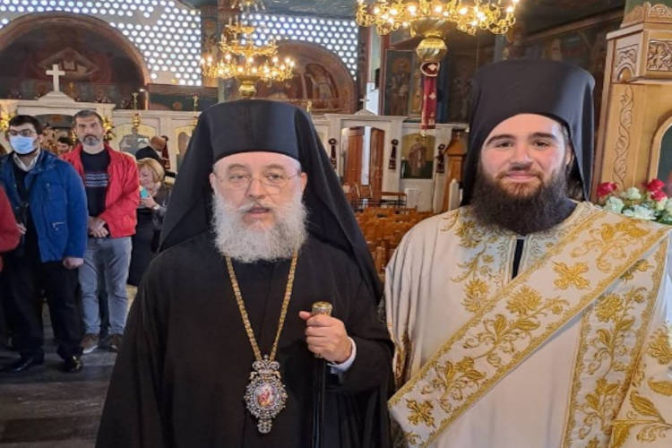 Κουρά νέου Μοναχού και Χειροτονία Διακόνου στη Μητρόπολη Κηφισίας ...