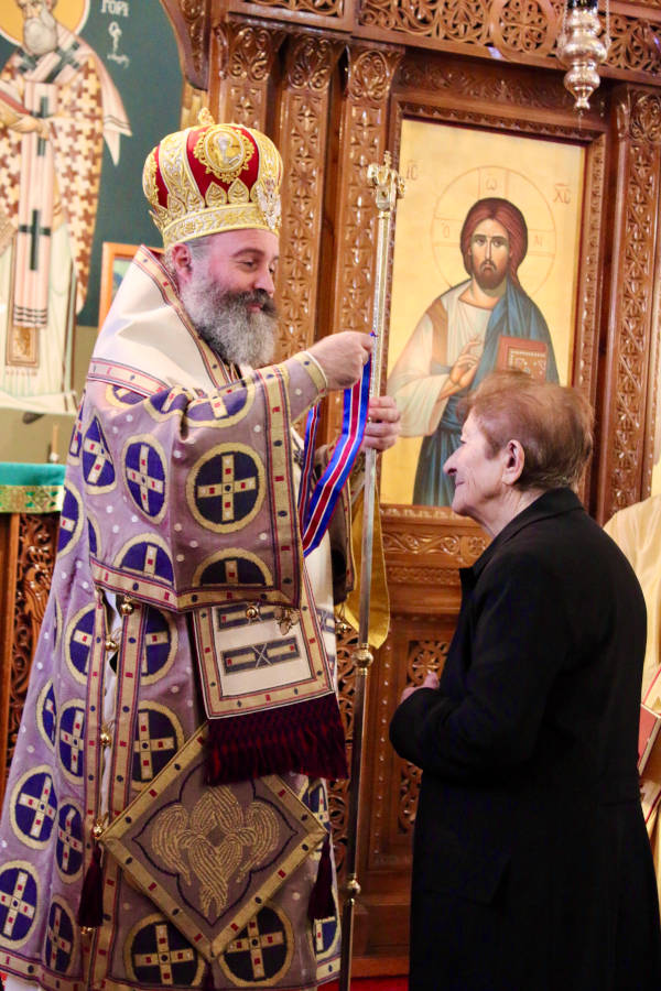 Ο Αρχιεπίσκοπος Αυστραλίας τίμησε δύο φτωχούς βιοπαλεστές Ομογενείς ...
