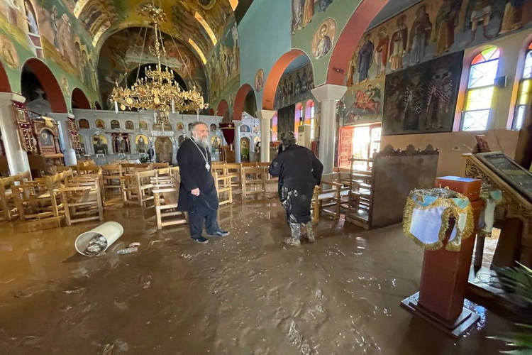 Στο πλευρό των πλημμυροπαθών ο Τρίκκης Χρυσόστομος | proseuxi.gr
