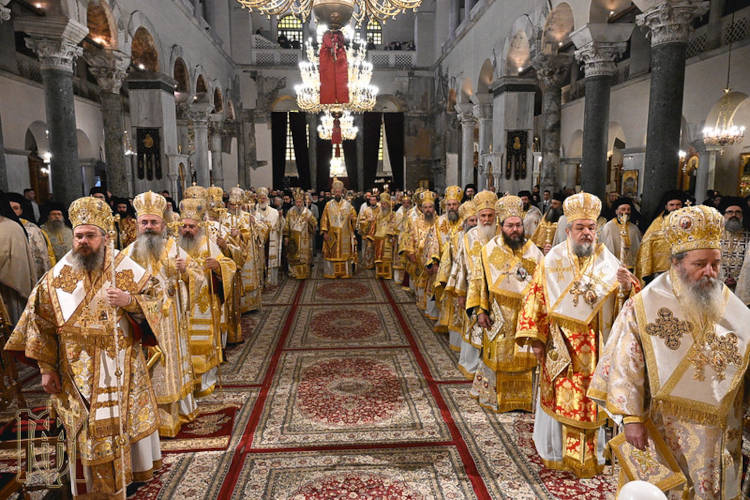 Πρώτη Αρχιερατική Θεία Λειτουργία του Παναγιωτάτου Μητροπολίτου ...