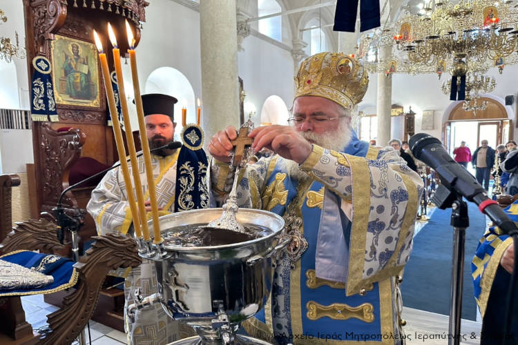 Ο Μεγάλος Αγιασμός της παραμονής των Θεοφανείων στην Ιεράπετρα ...